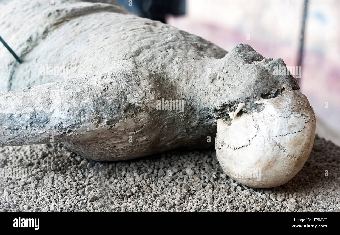 victim in pompeii of the eruption of mt vesuvius Stock Photo - Alamy