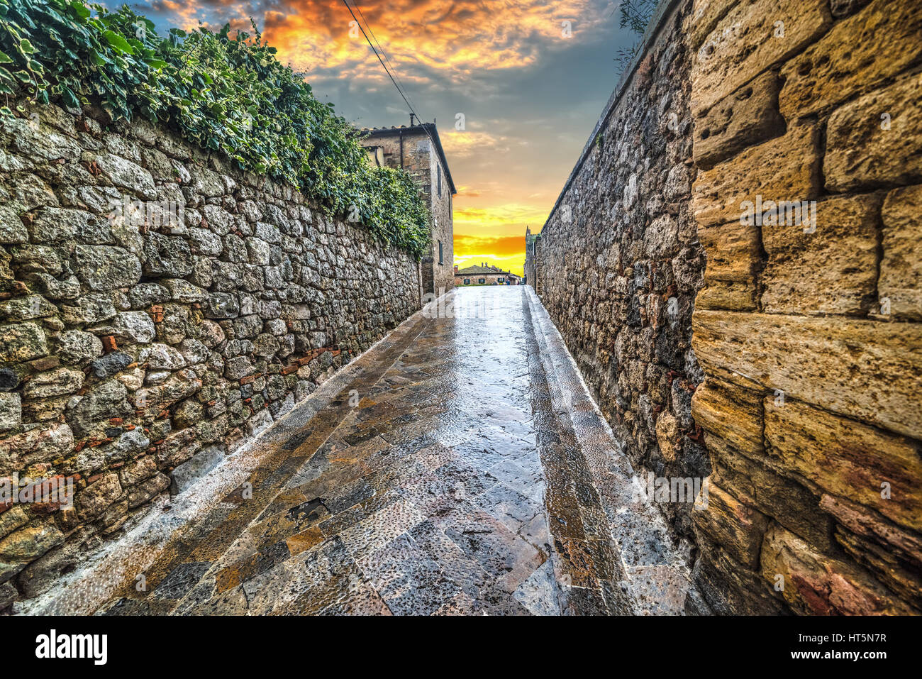 Narrow alley in Monteriggioni, Italy Stock Photo - Alamy
