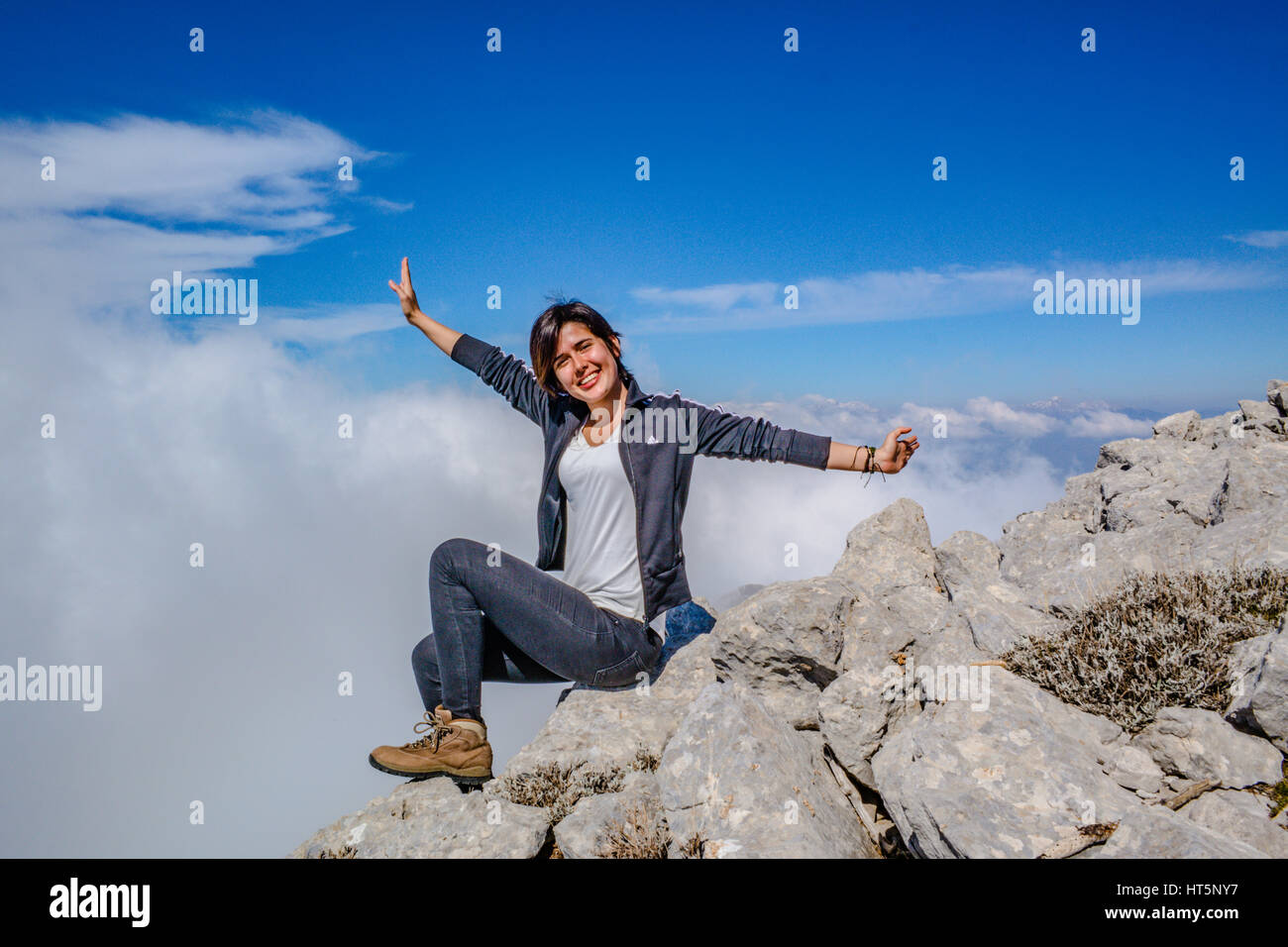 Poses outdoor hi-res stock photography and images - Alamy