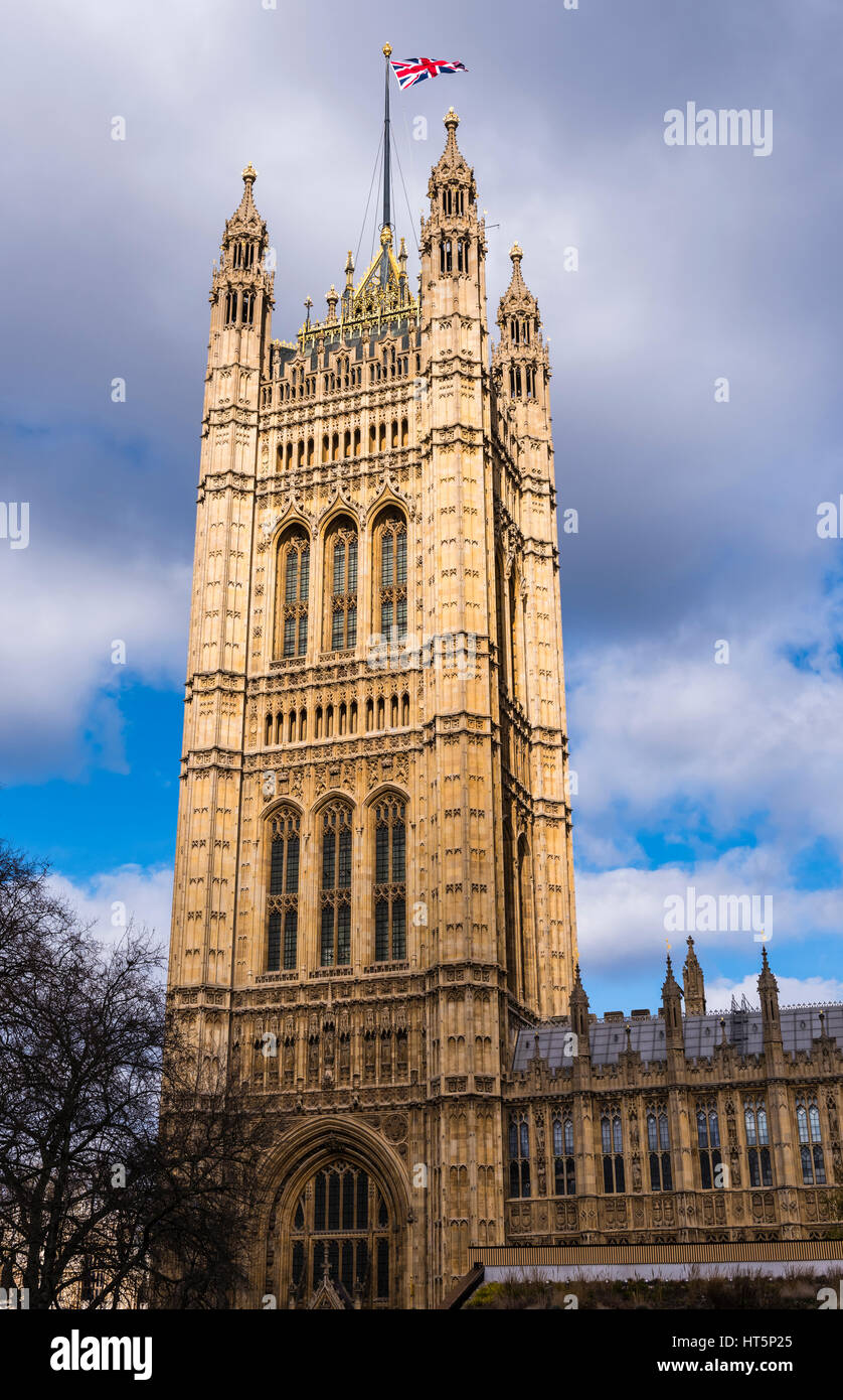Union flag over palace hi-res stock photography and images - Alamy