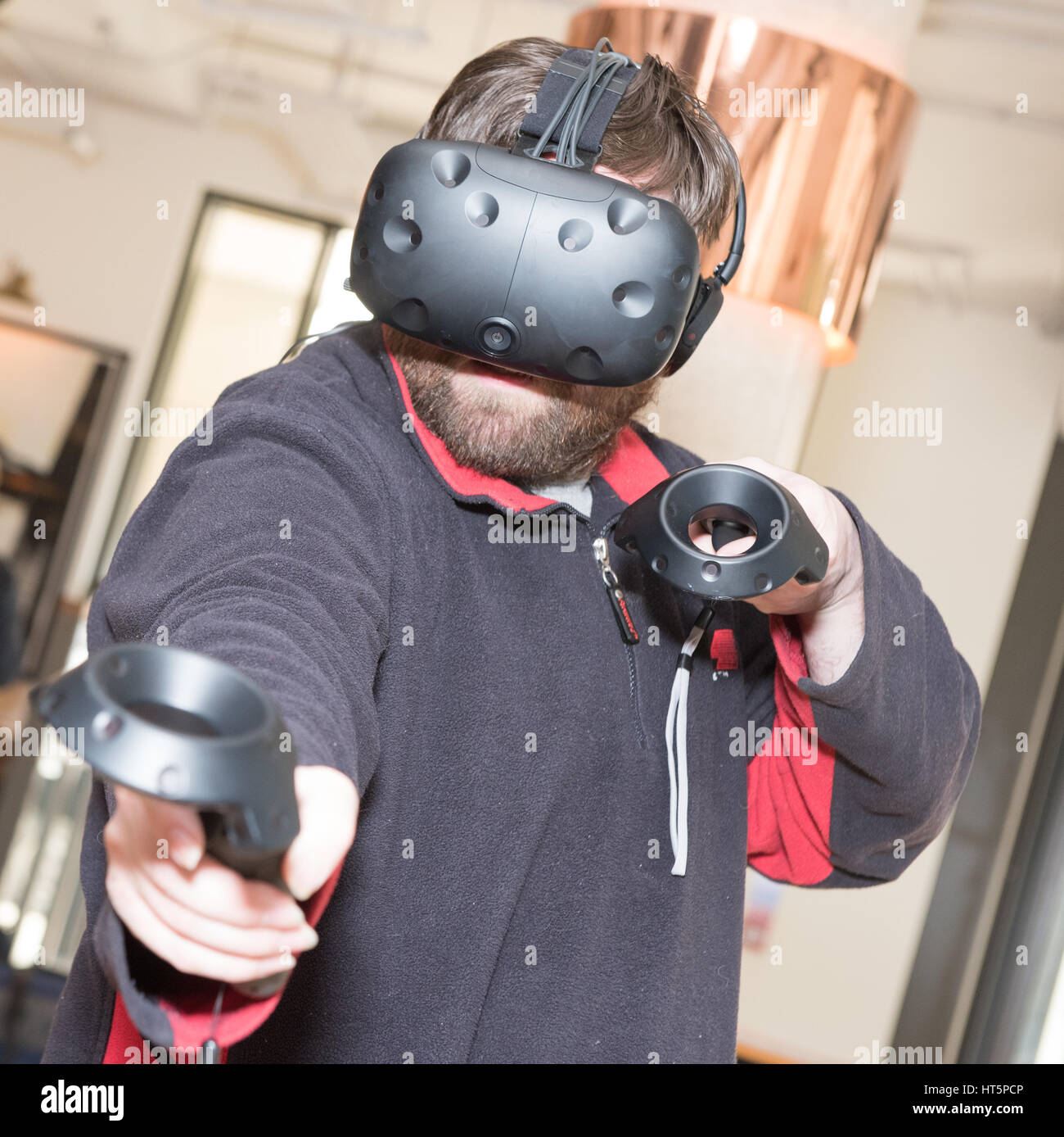 Game headsets hi-res stock photography and images - Alamy