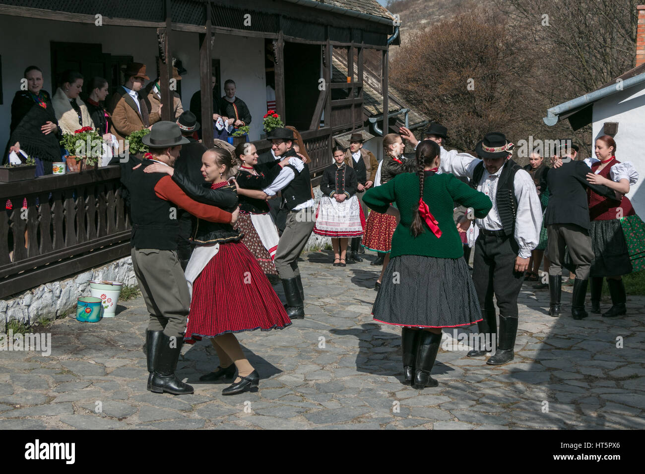 Hungarian folk dancing Stock Photo - Alamy