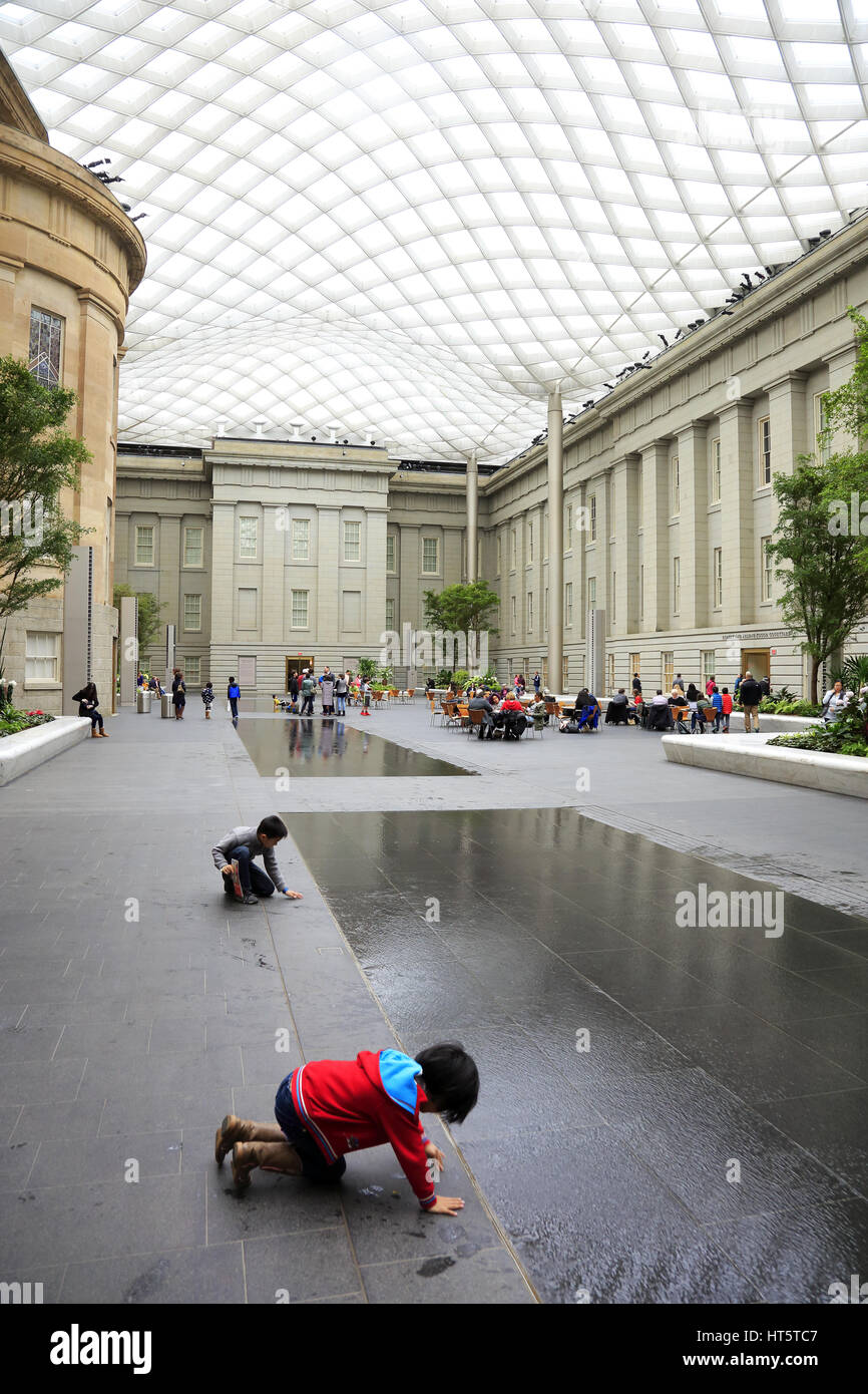 Atrium of Smithsonian National Portrait Gallery.Washington D.C. USA ...