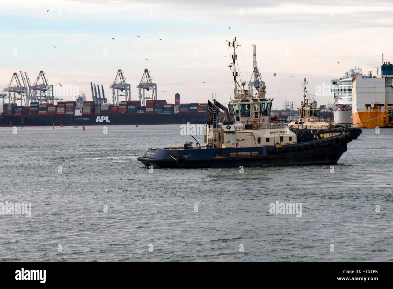 Tug southampton hi-res stock photography and images - Alamy