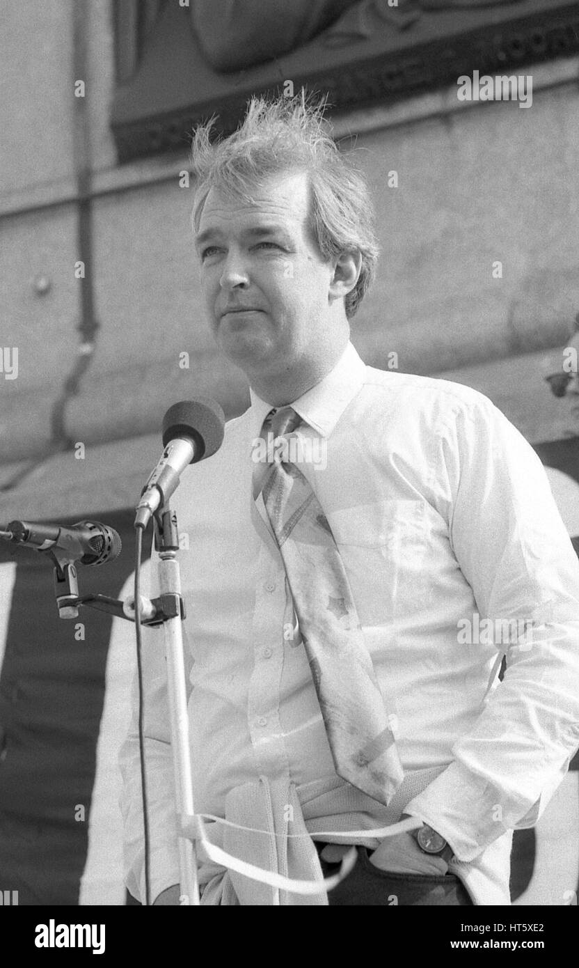 English newsreader Black and White Stock Photos & Images - Alamy