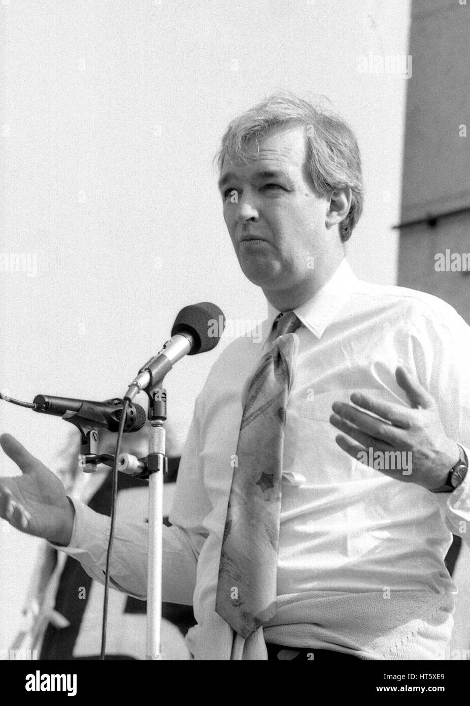Newscaster presenter Black and White Stock Photos & Images - Alamy