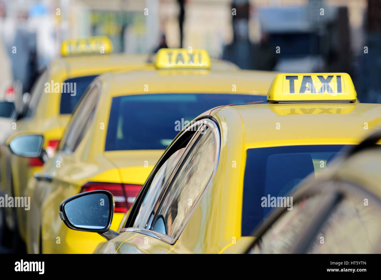 Yellow taxi rank hi-res stock photography and images - Alamy