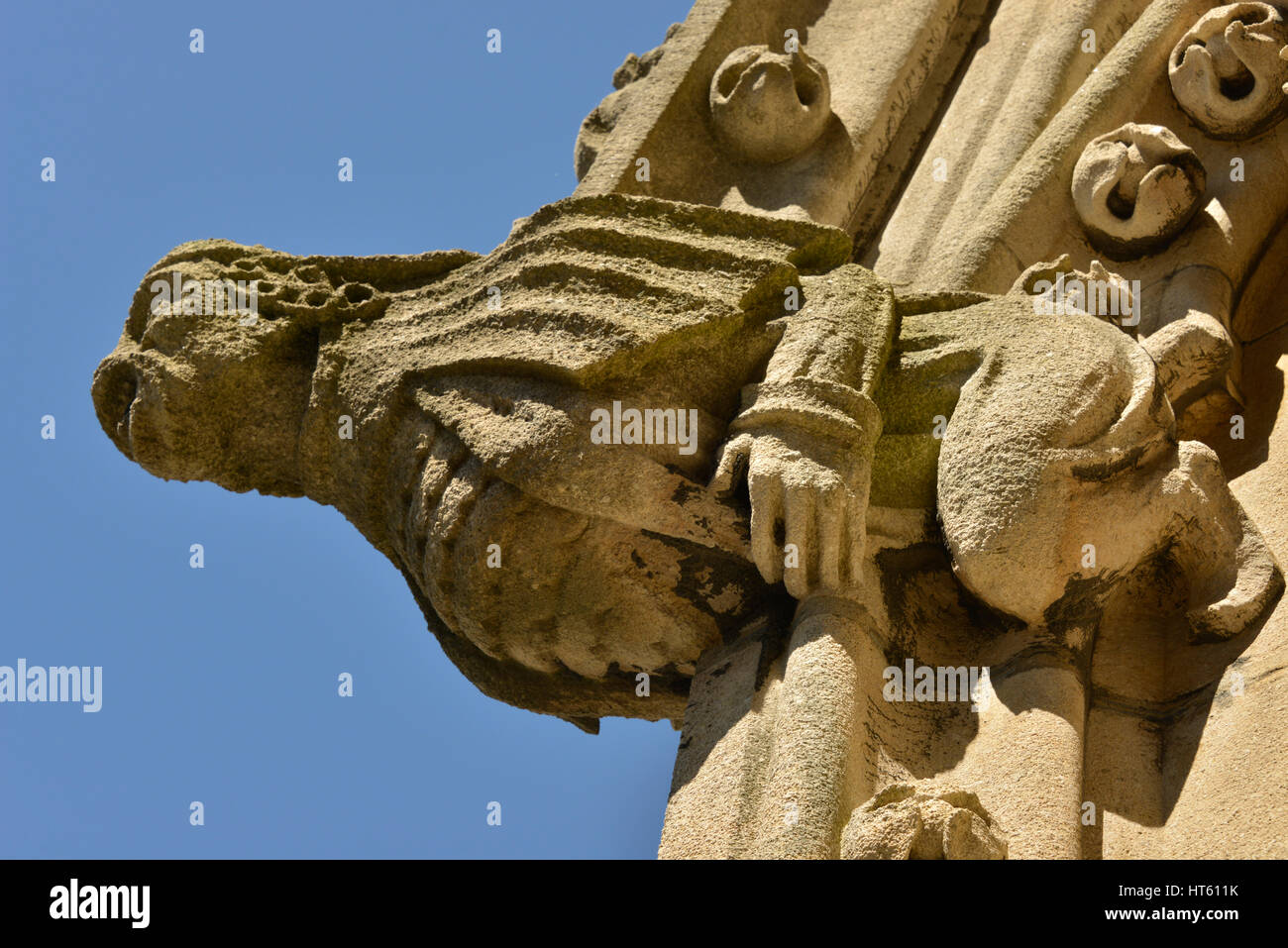 Old stone faces hi-res stock photography and images - Alamy