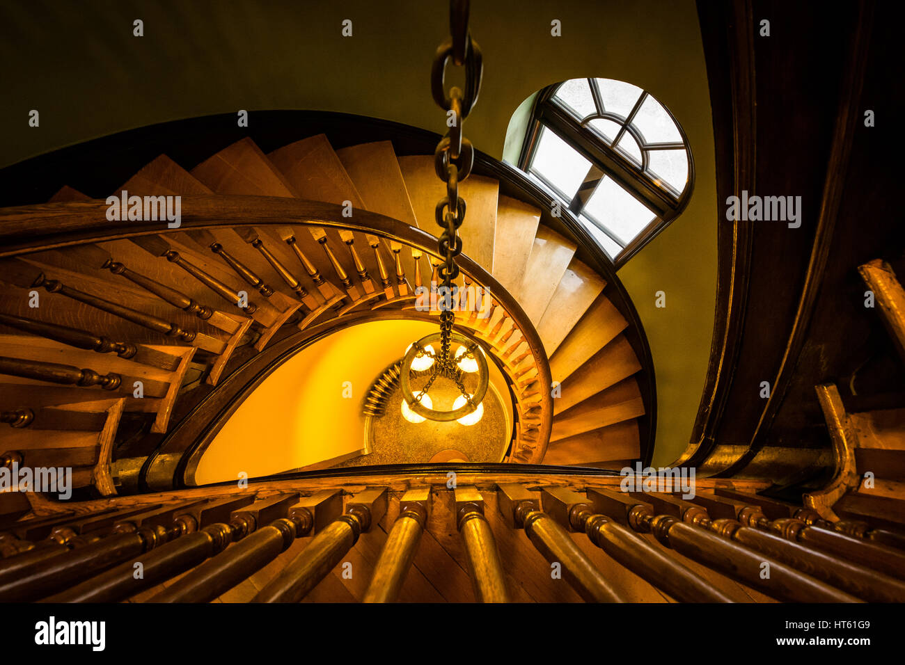 Spiral stairs library hi-res stock photography and images - Alamy
