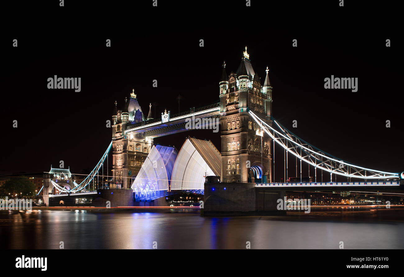 Tower Bridge drawbridge opening at night, London, United Kingdom Stock ...