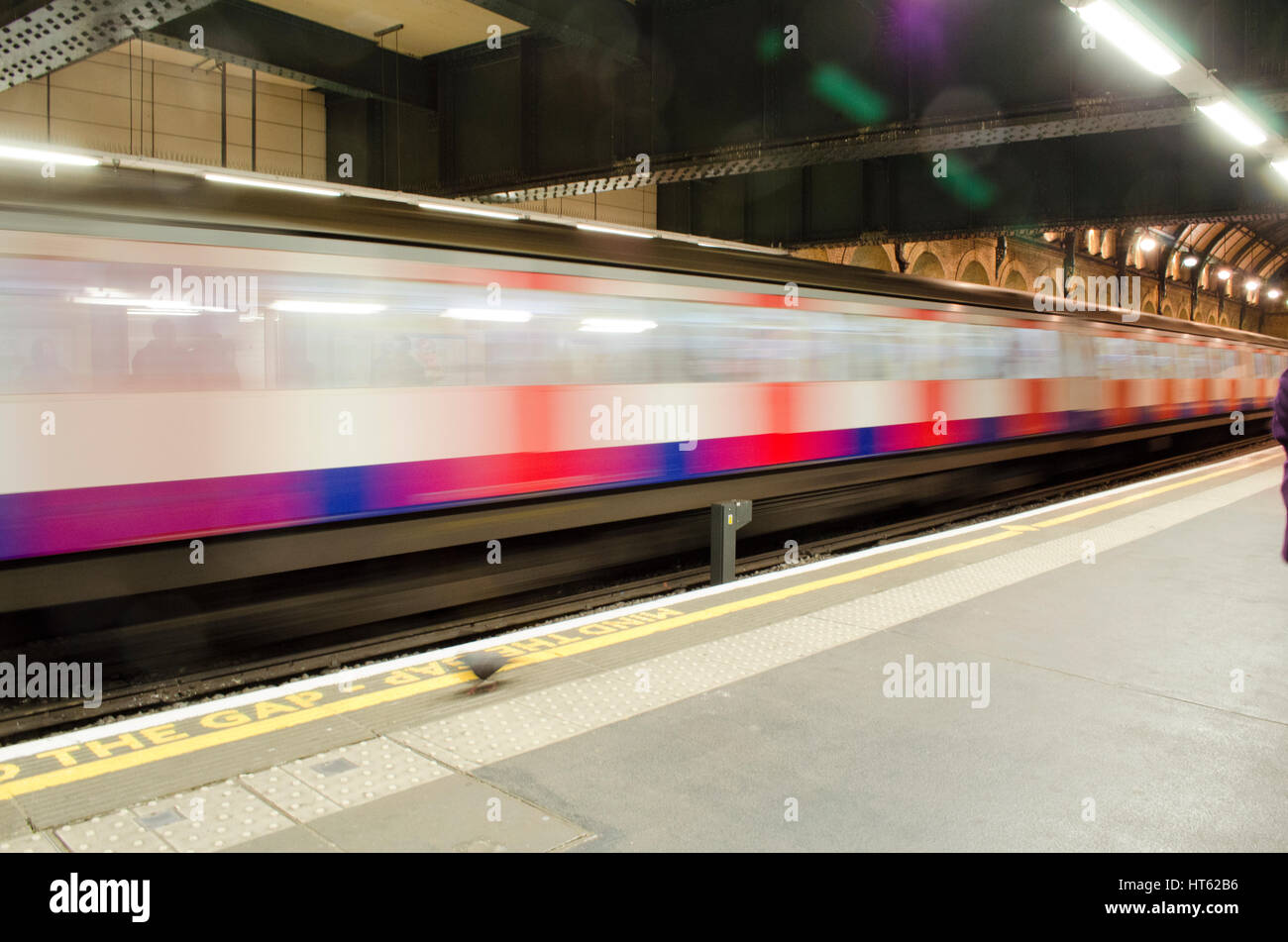 Passengers waiting for tube train on london underground station ...