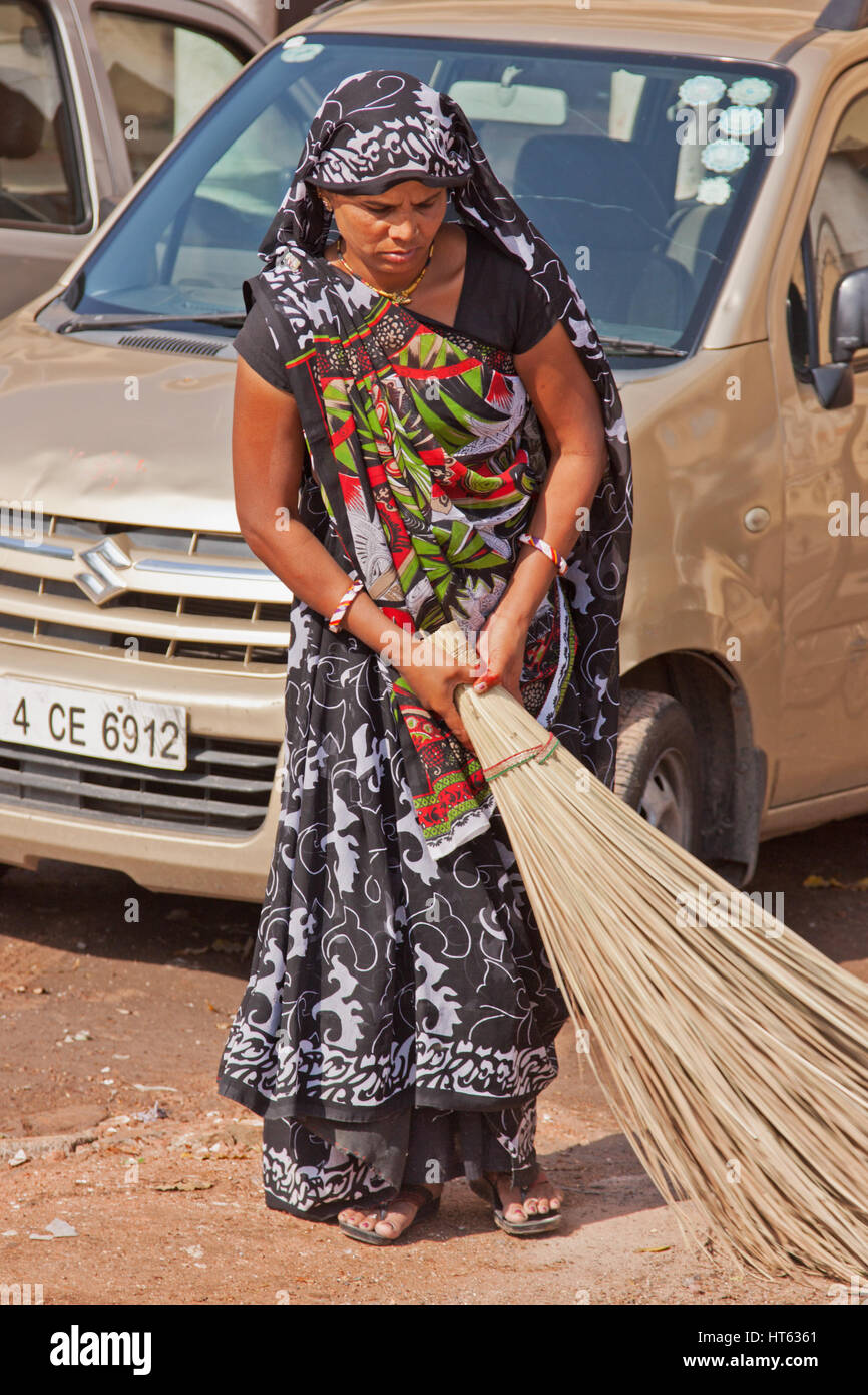Female road sweeper hi-res stock photography and images - Alamy