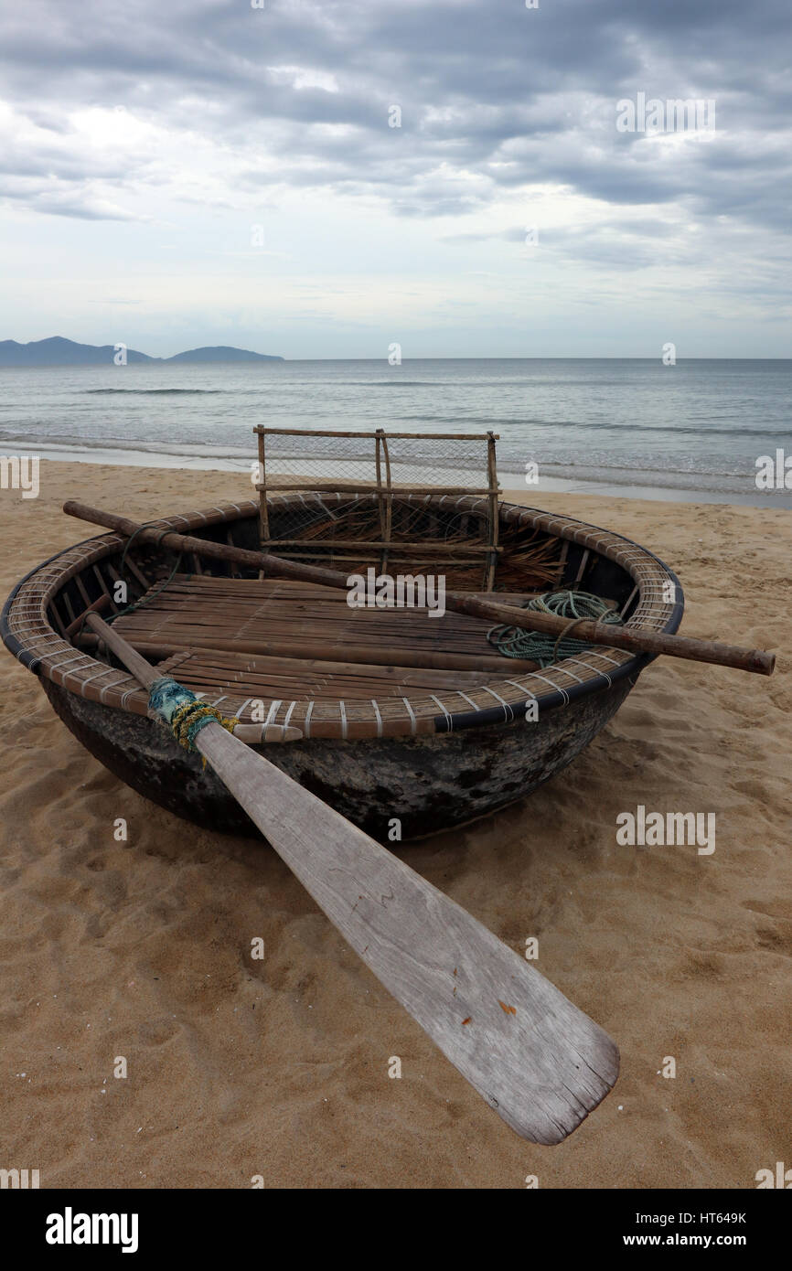 Simple wooden fishing net hi-res stock photography and images - Alamy