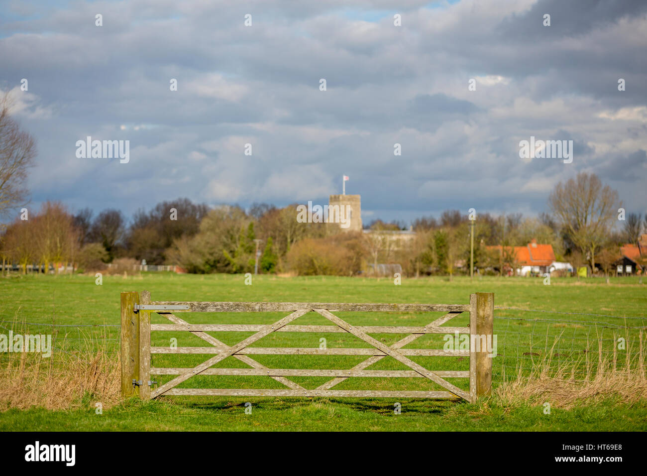 A 5 bar gate in a field, Mendham, Suffolk Stock Photo - Alamy