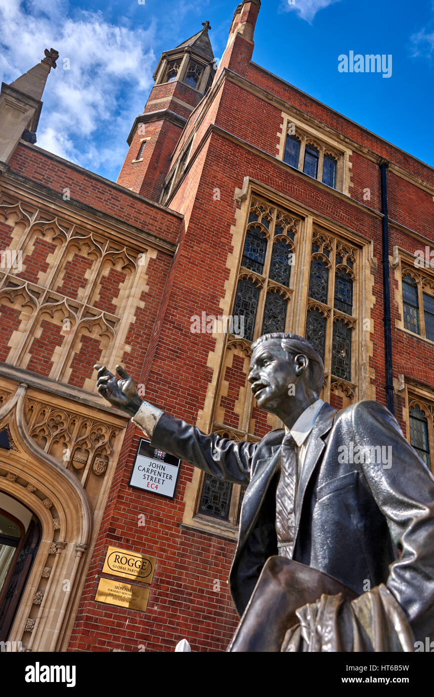 Inner Temple and Middle Temple. The core of the district lies in the ...