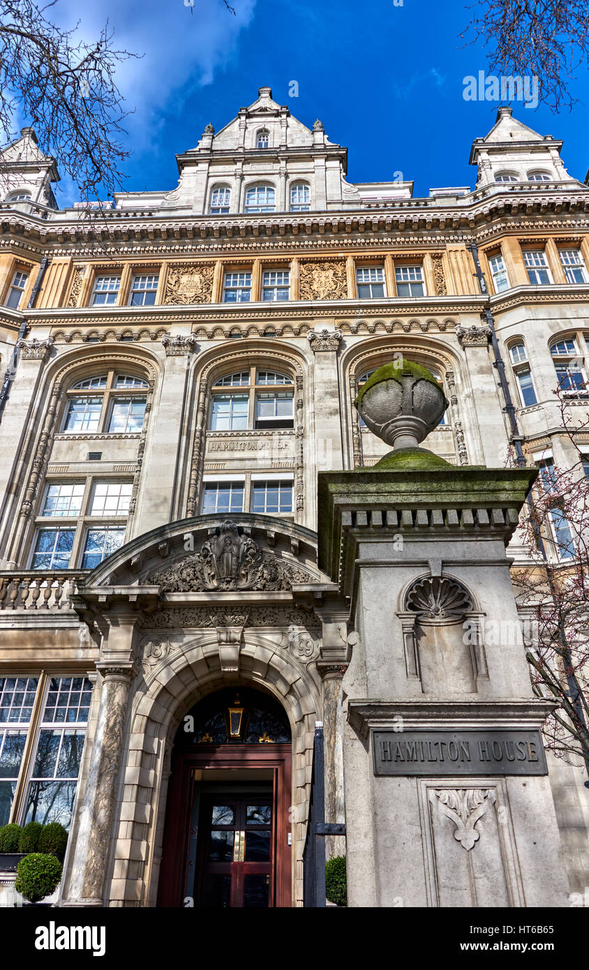 Inner Temple and Middle Temple. The core of the district lies in the ...
