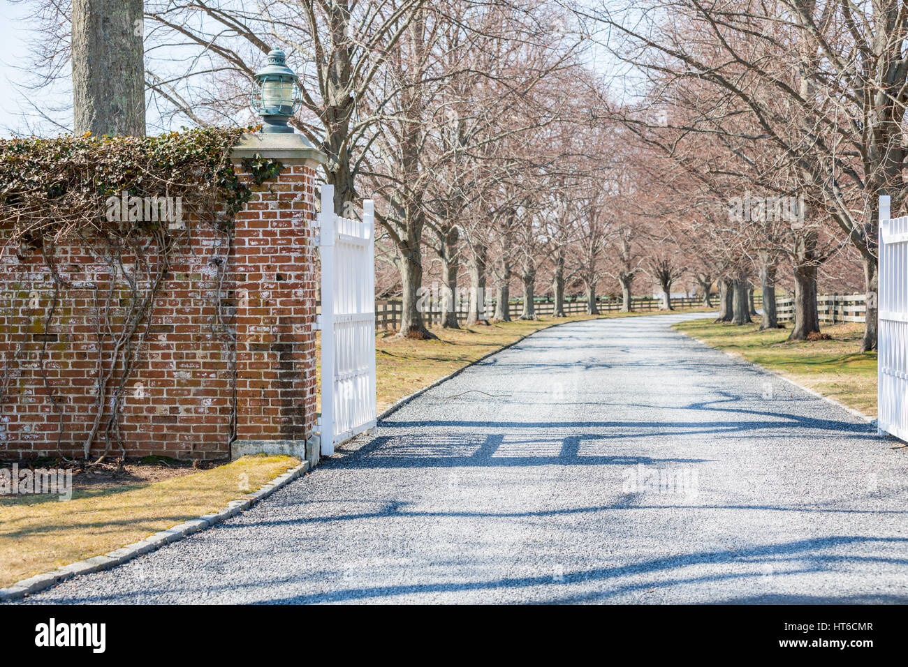 Brick gravel path hi-res stock photography and images - Alamy