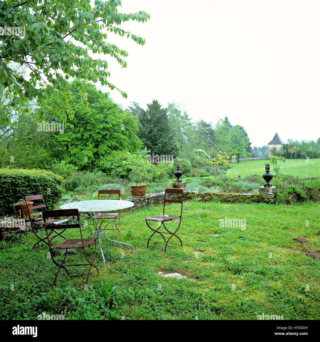 Summer summertime chairs tables hi-res stock photography and images - Alamy