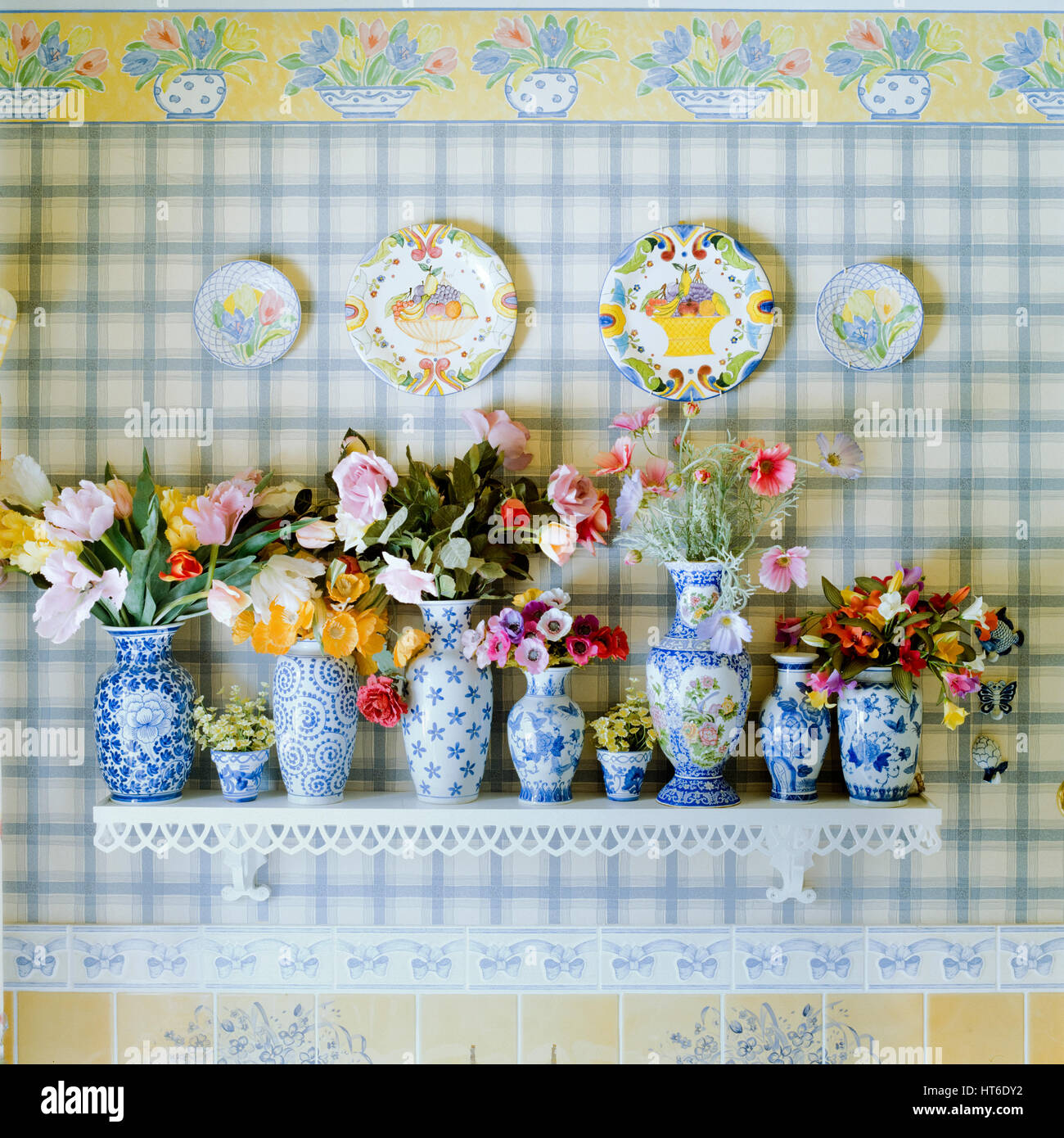 Collection of blue vases hi-res stock photography and images - Alamy