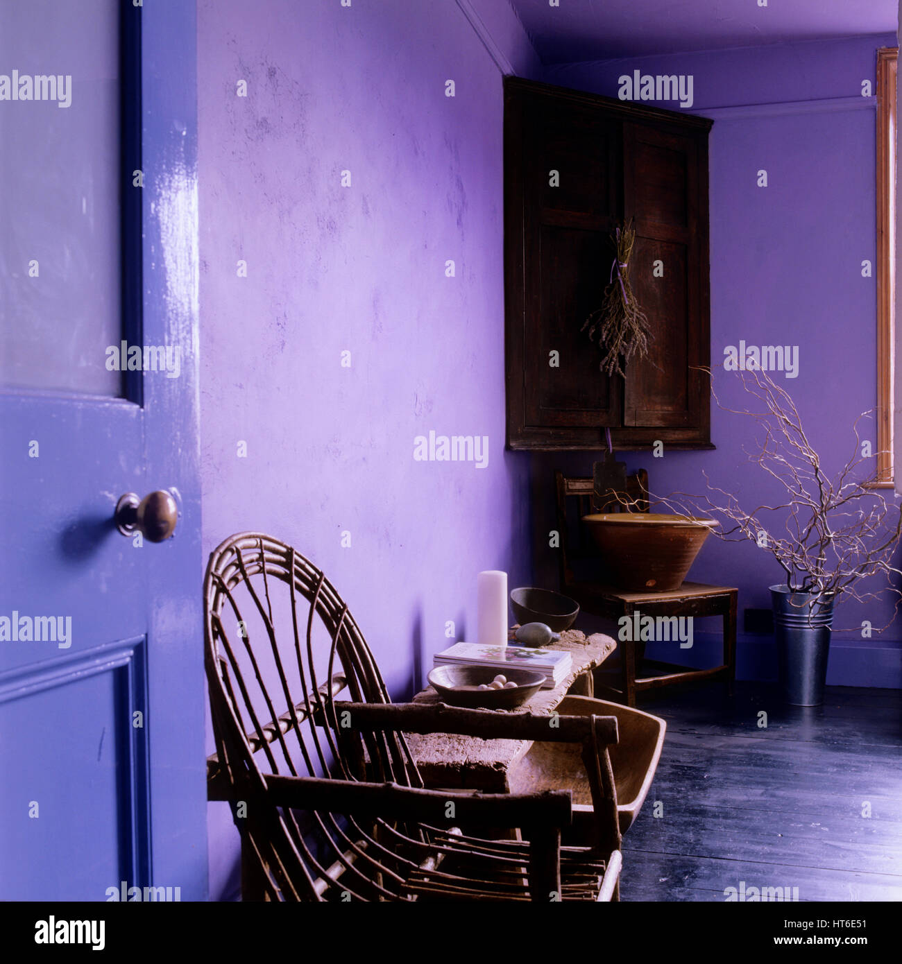 Modern purple room hi-res stock photography and images - Alamy