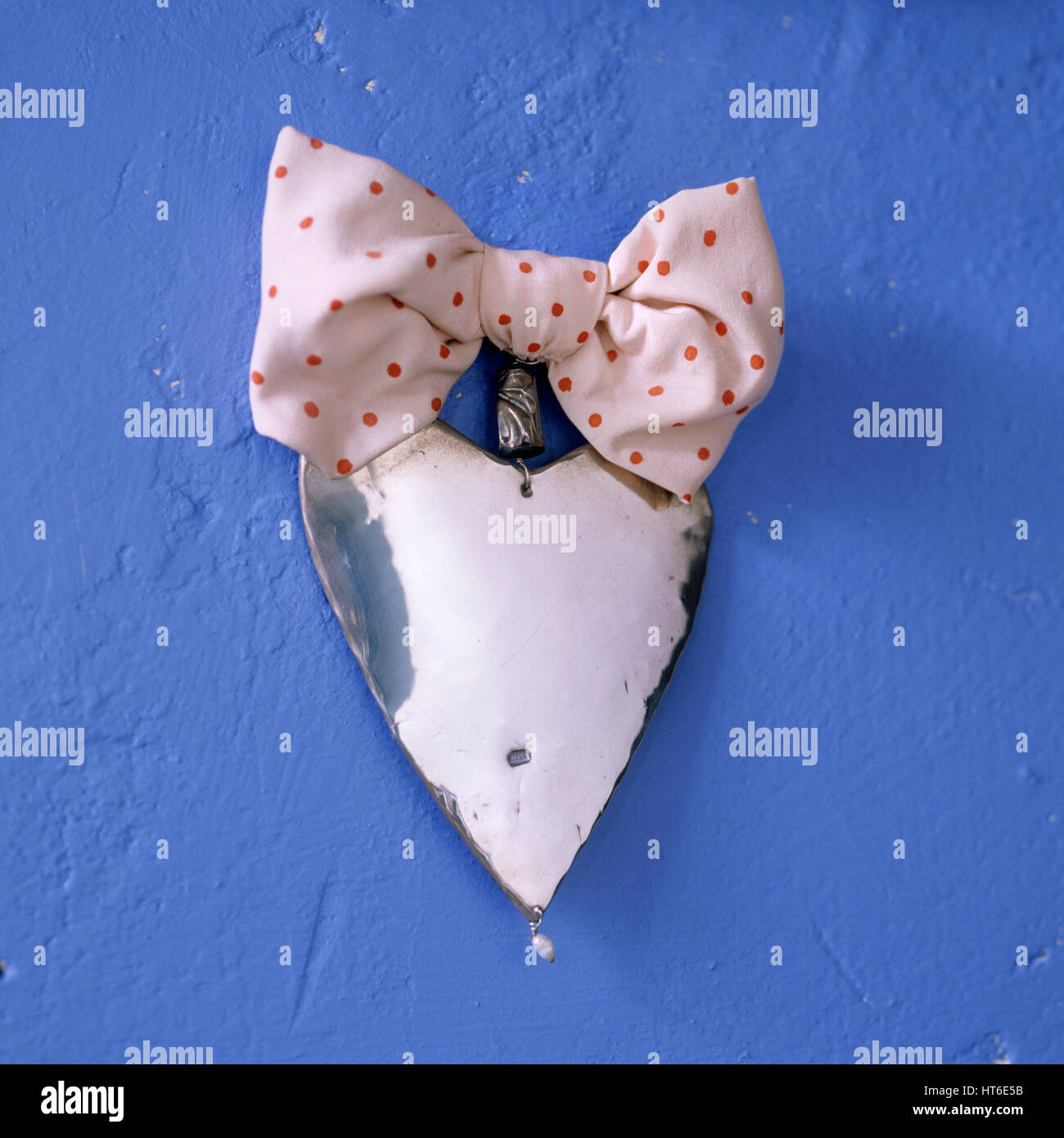 Silver heart display hi-res stock photography and images - Alamy