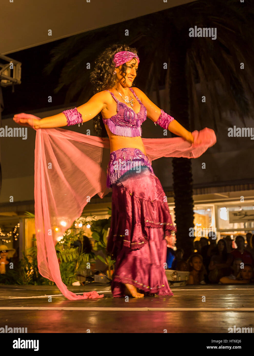 Belly dancer performing on stage hi-res stock photography and images ...