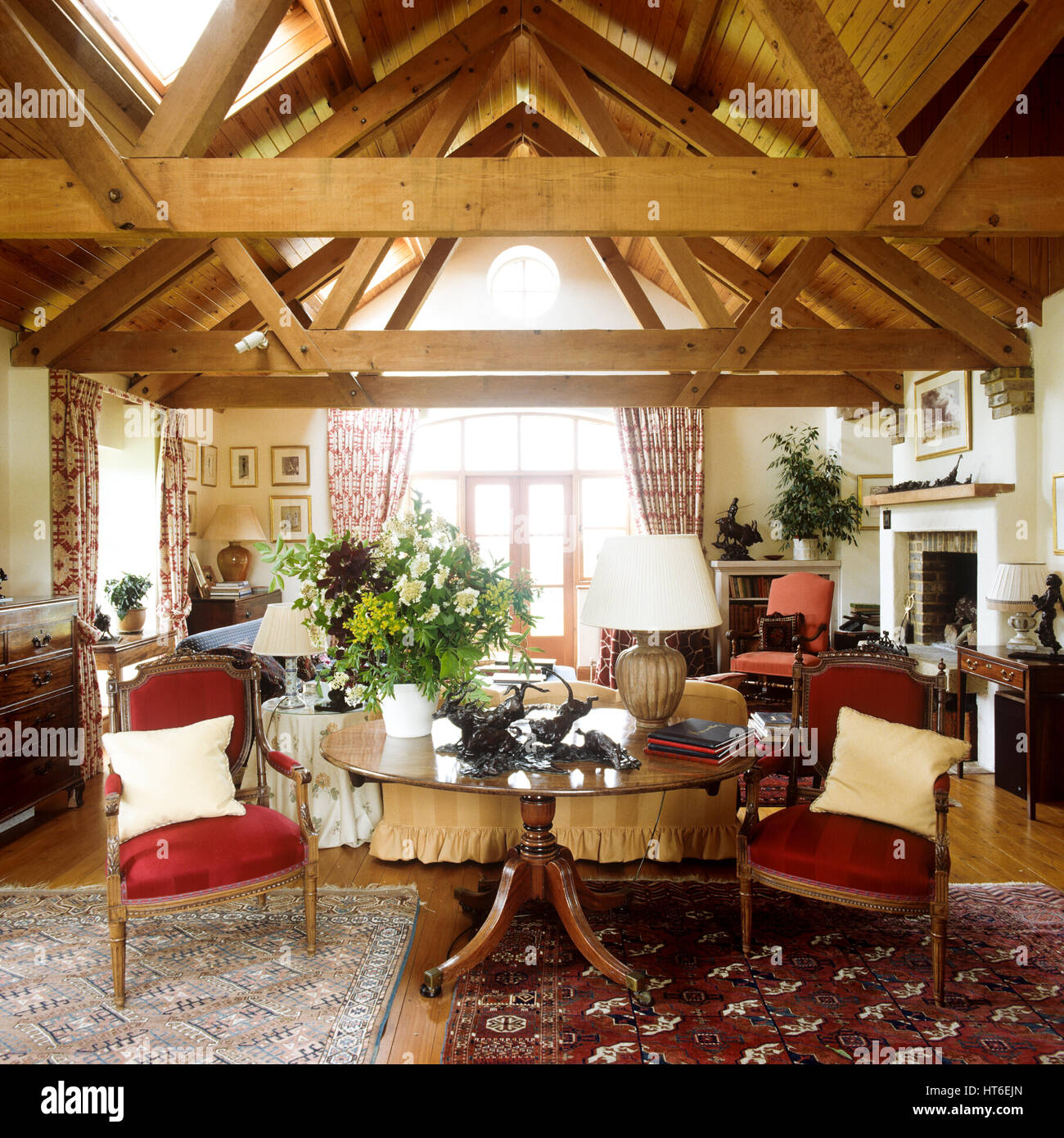 Living room with a beamed ceiling Stock Photo - Alamy