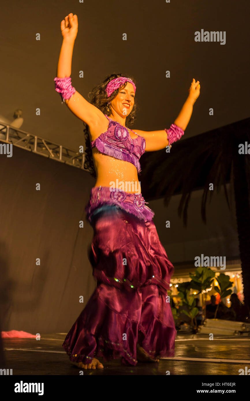 Belly dancer performing on stage hi-res stock photography and images ...