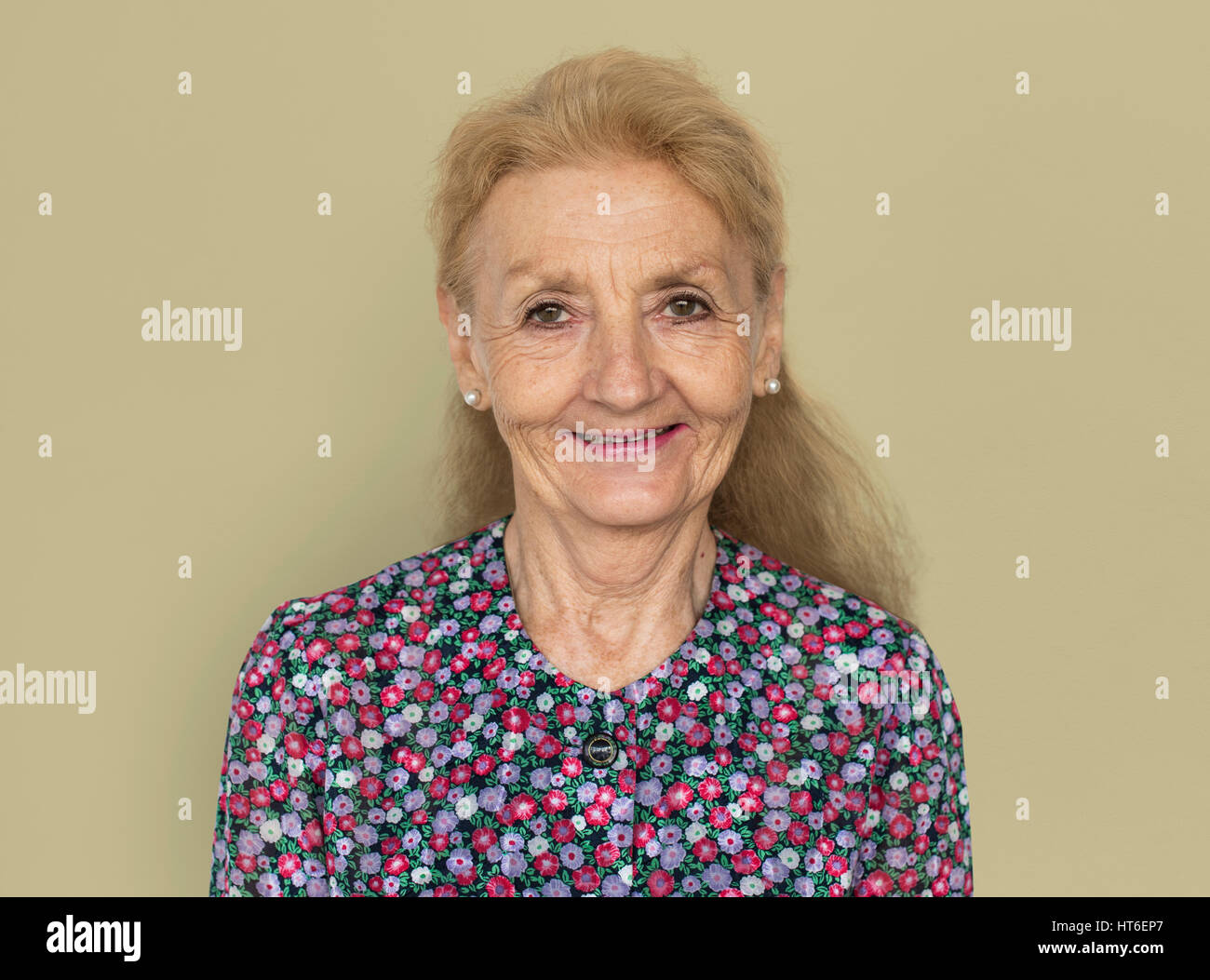 Mature lady smiling hi-res stock photography and images - Alamy