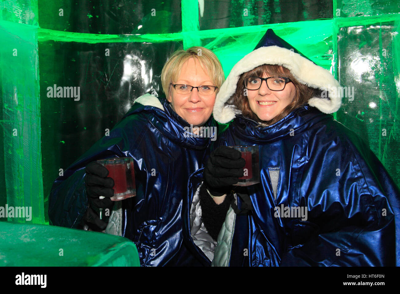 Places in london in mayfair hi-res stock photography and images - Alamy