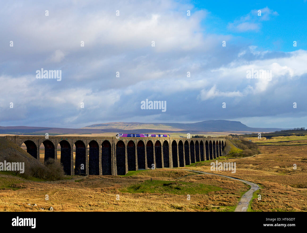 Train crossing the Ribblehead Viaduct, on the Dettle & Carlisle railway ...