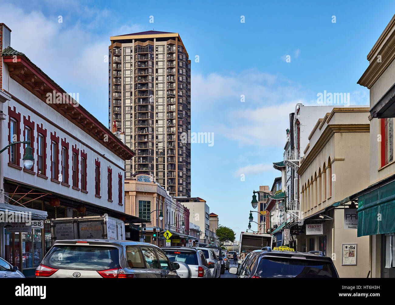 Honolulu street hi-res stock photography and images - Alamy