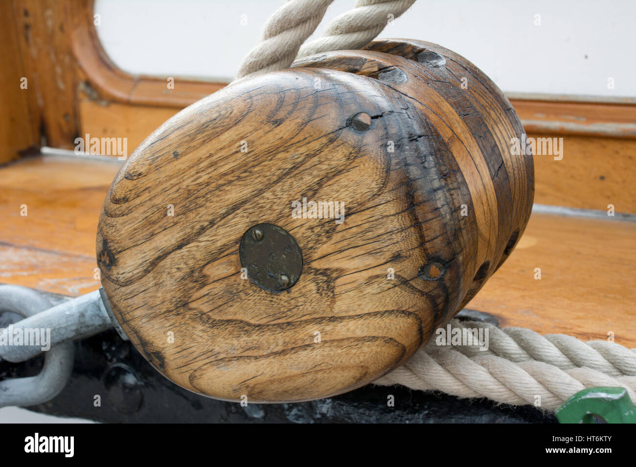 Tensioned ropes hi-res stock photography and images - Alamy