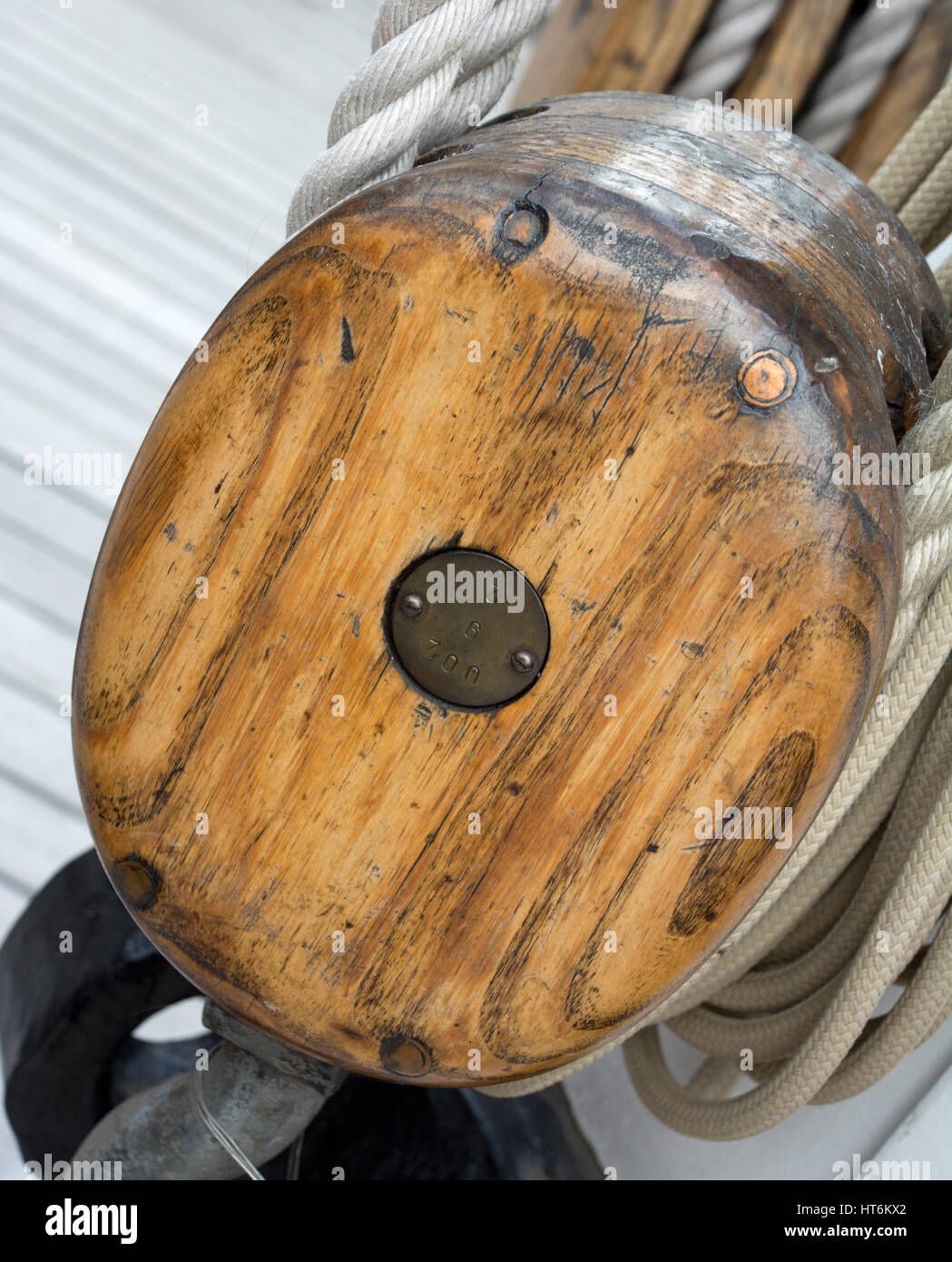 Tensioned ropes hi-res stock photography and images - Alamy