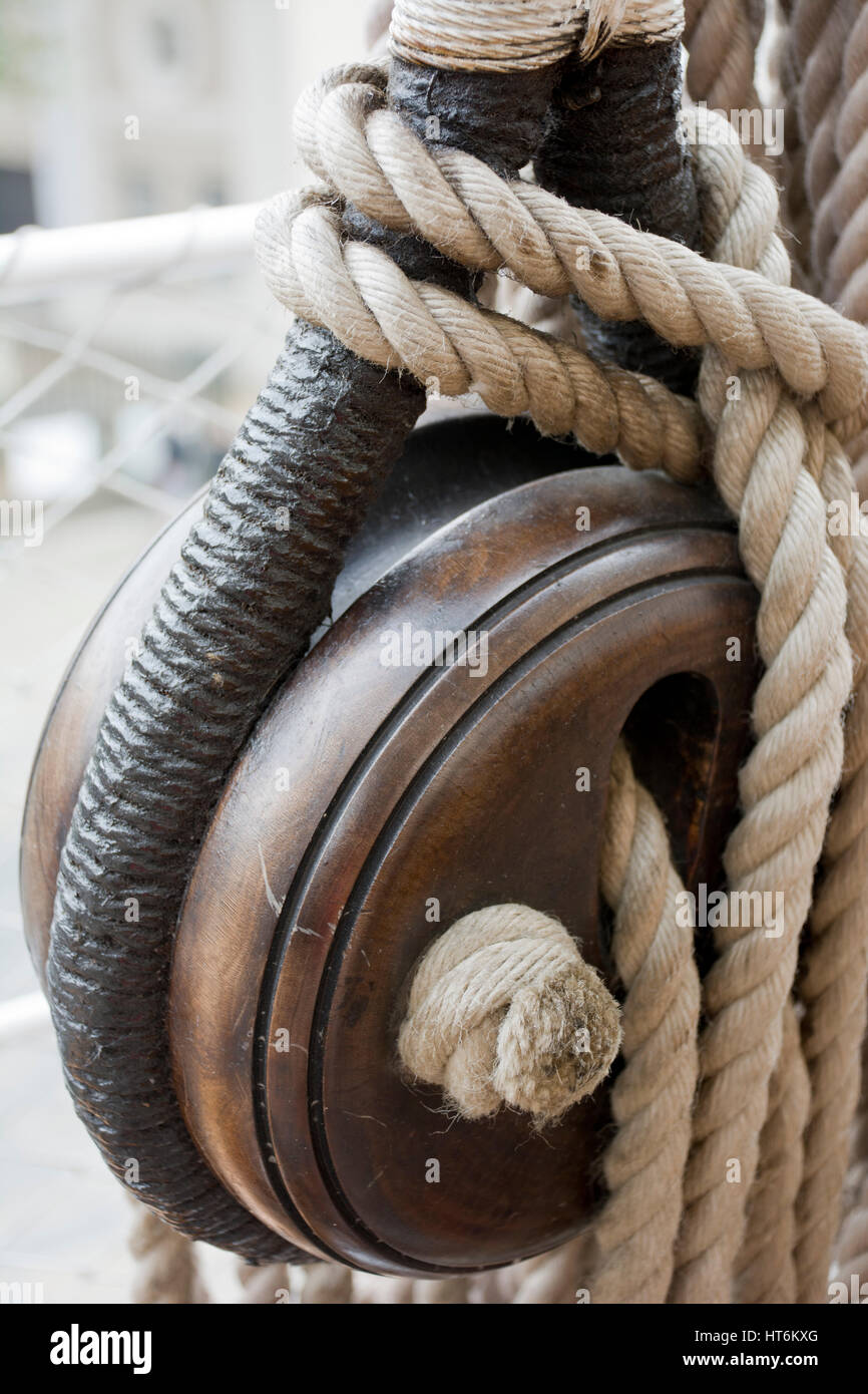 Tensioned ropes hi-res stock photography and images - Alamy