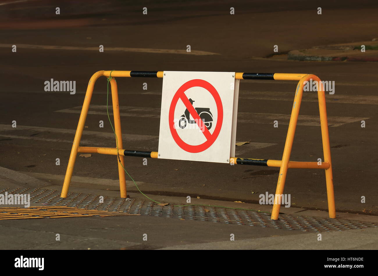 Bike by no entry sign hi-res stock photography and images - Alamy