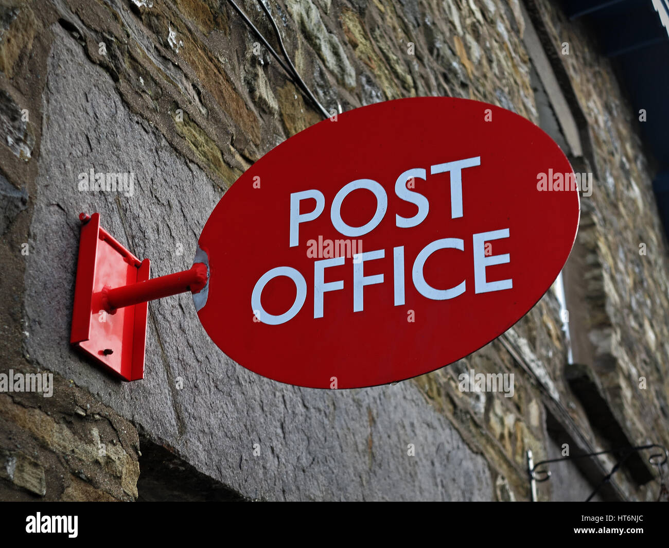 Post Office sign on stone frontage Stock Photo - Alamy