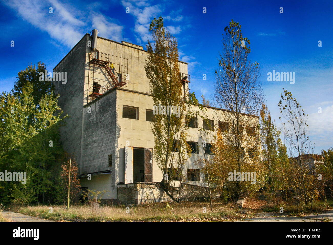 Chernobyl: Pripyat – abandoned building taken over by vegetation after ...