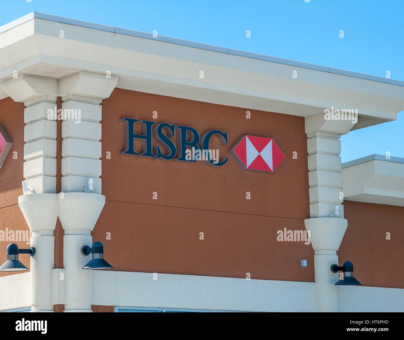 Hsbc bank branch hi-res stock photography and images - Alamy