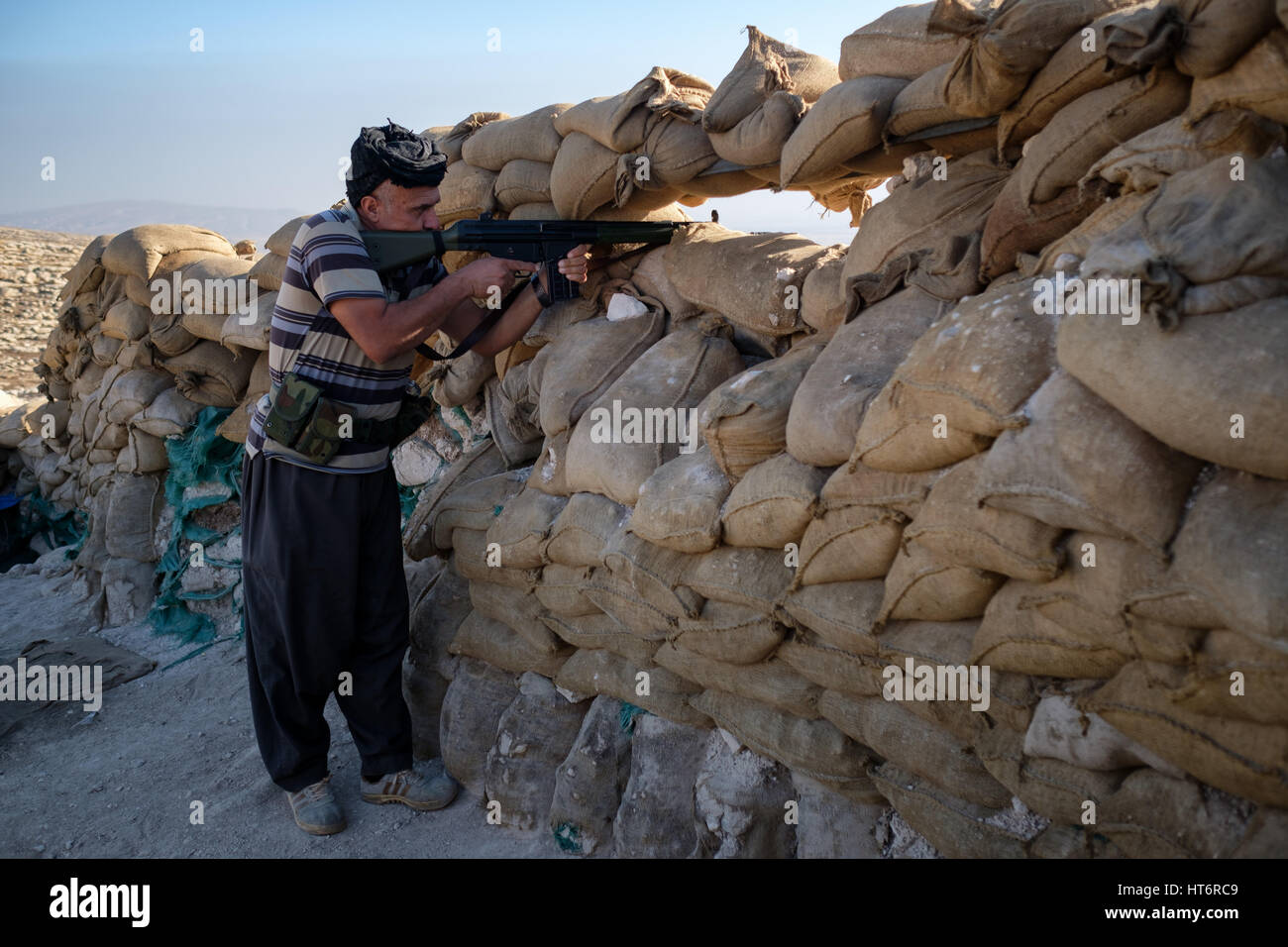 Kudish Peshmerga fighters on the front line with isis during Mosul ...