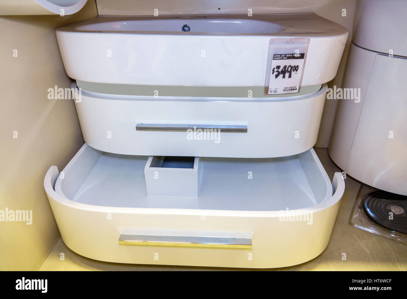 Fixture store hi-res stock photography and images - Alamy