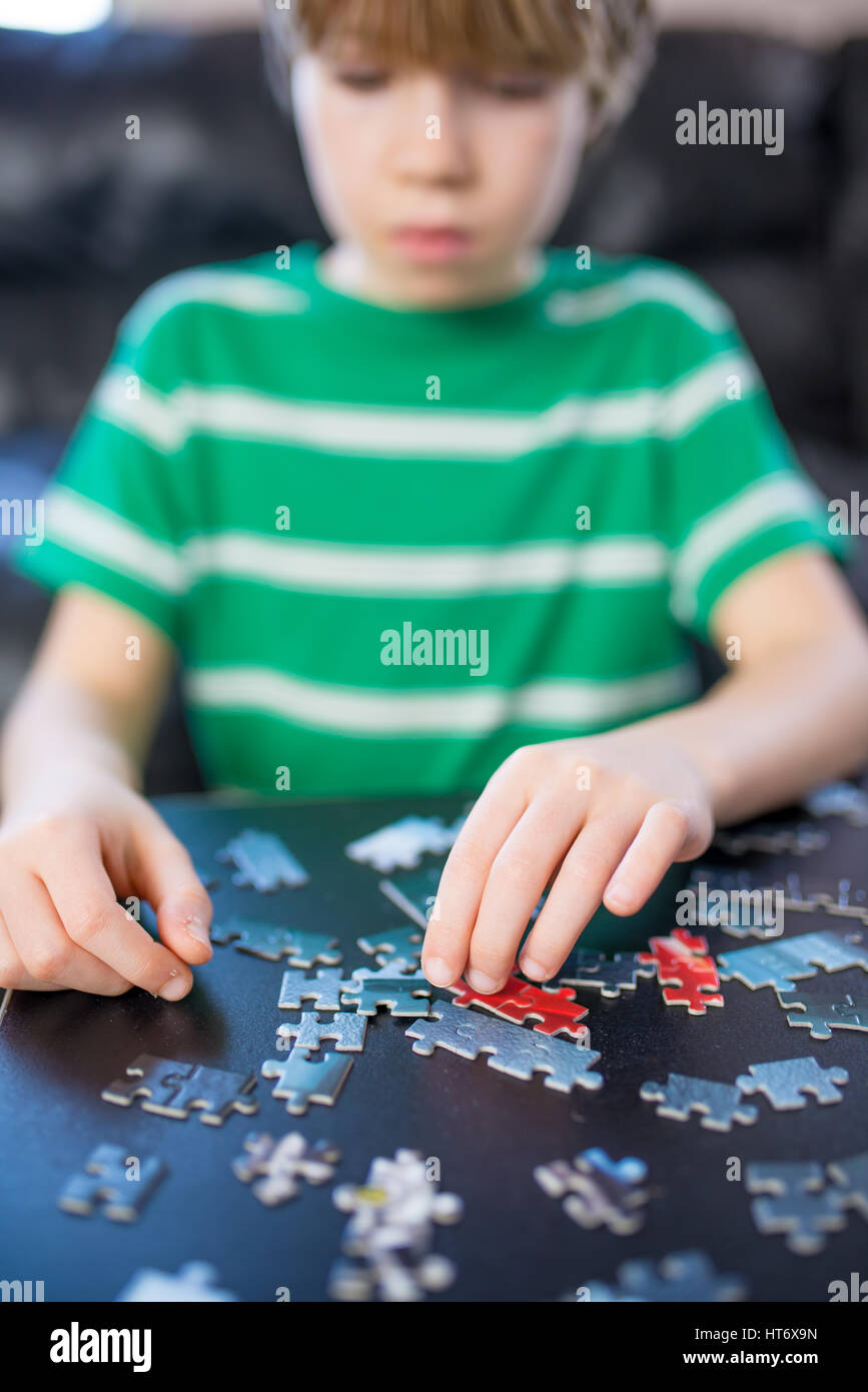 Hands doing a jigsaw puzzle hi-res stock photography and images - Alamy