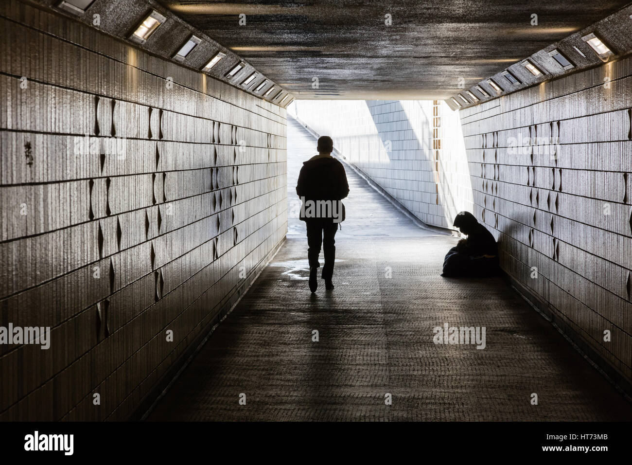 Homeless girl hi-res stock photography and images - Alamy