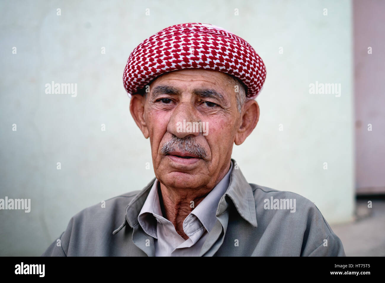 Kurdish scarf hi-res stock photography and images - Alamy