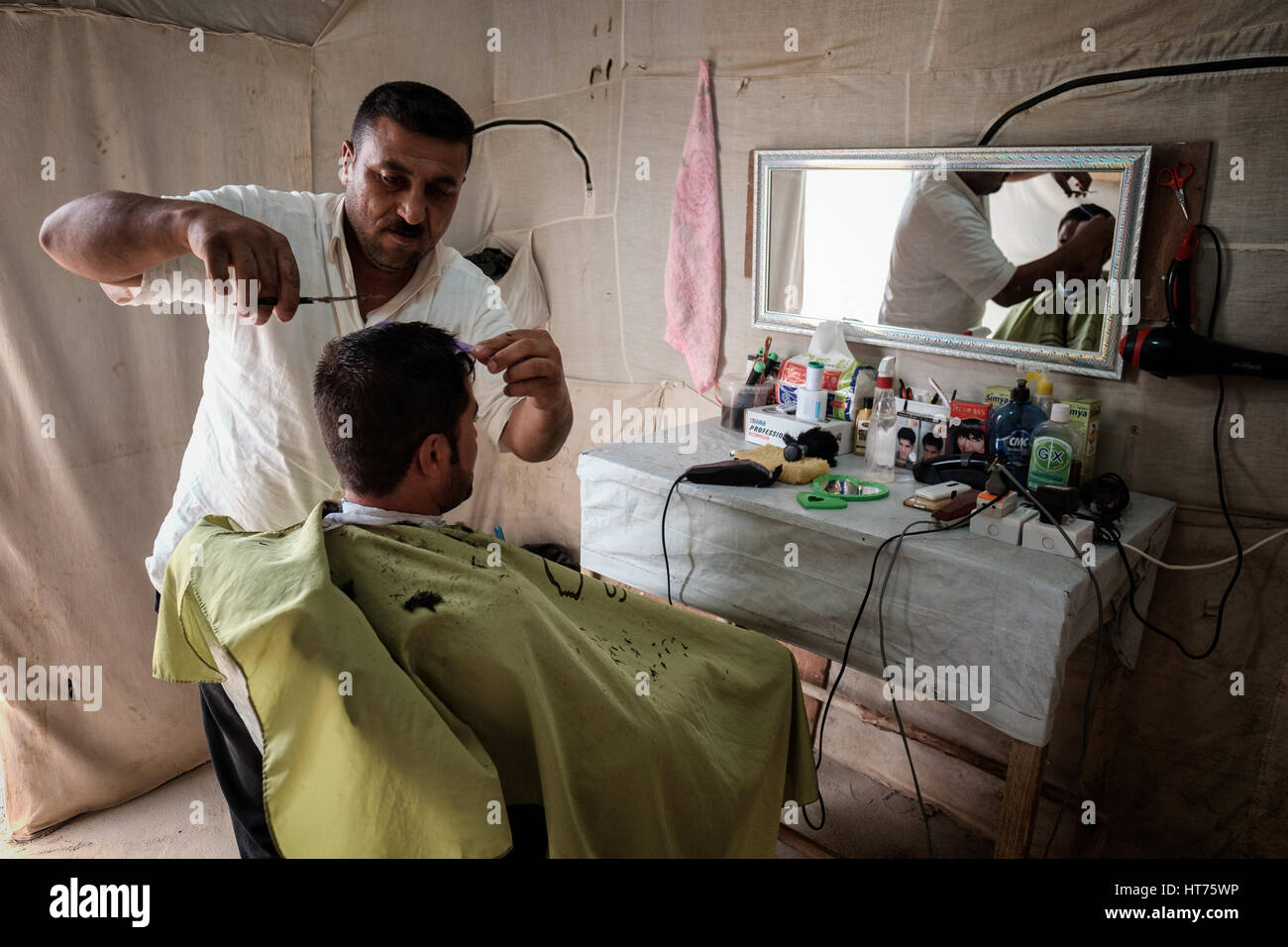 Kurdish barber hi-res stock photography and images - Alamy