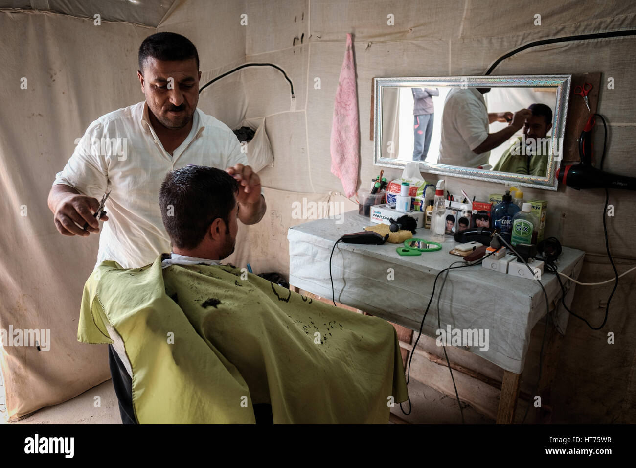 Kurdish barber hi-res stock photography and images - Alamy