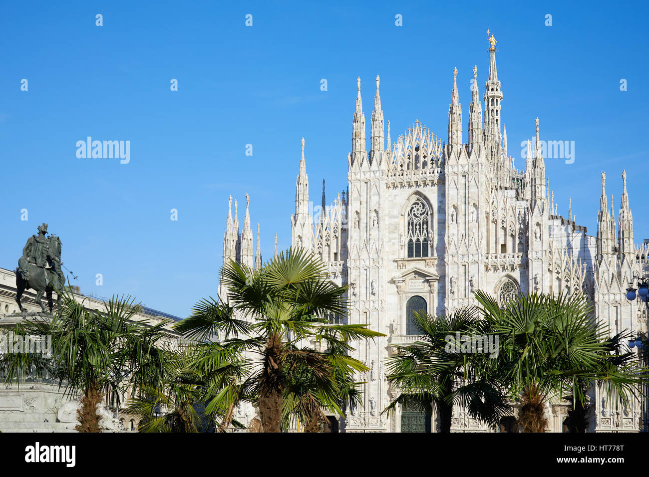 Duomo palm trees hi-res stock photography and images - Alamy