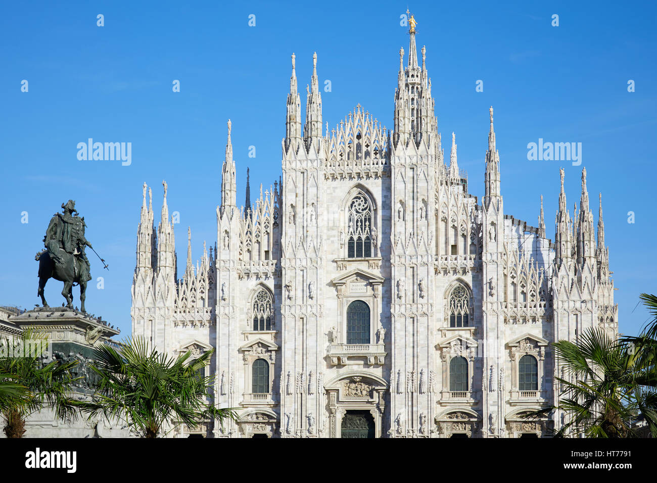 Duomo palm trees hi-res stock photography and images - Alamy