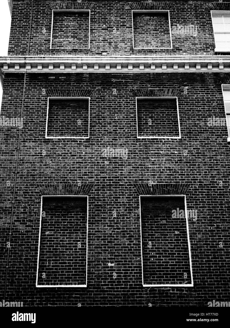 Bricked up windows window Black and White Stock Photos & Images - Alamy