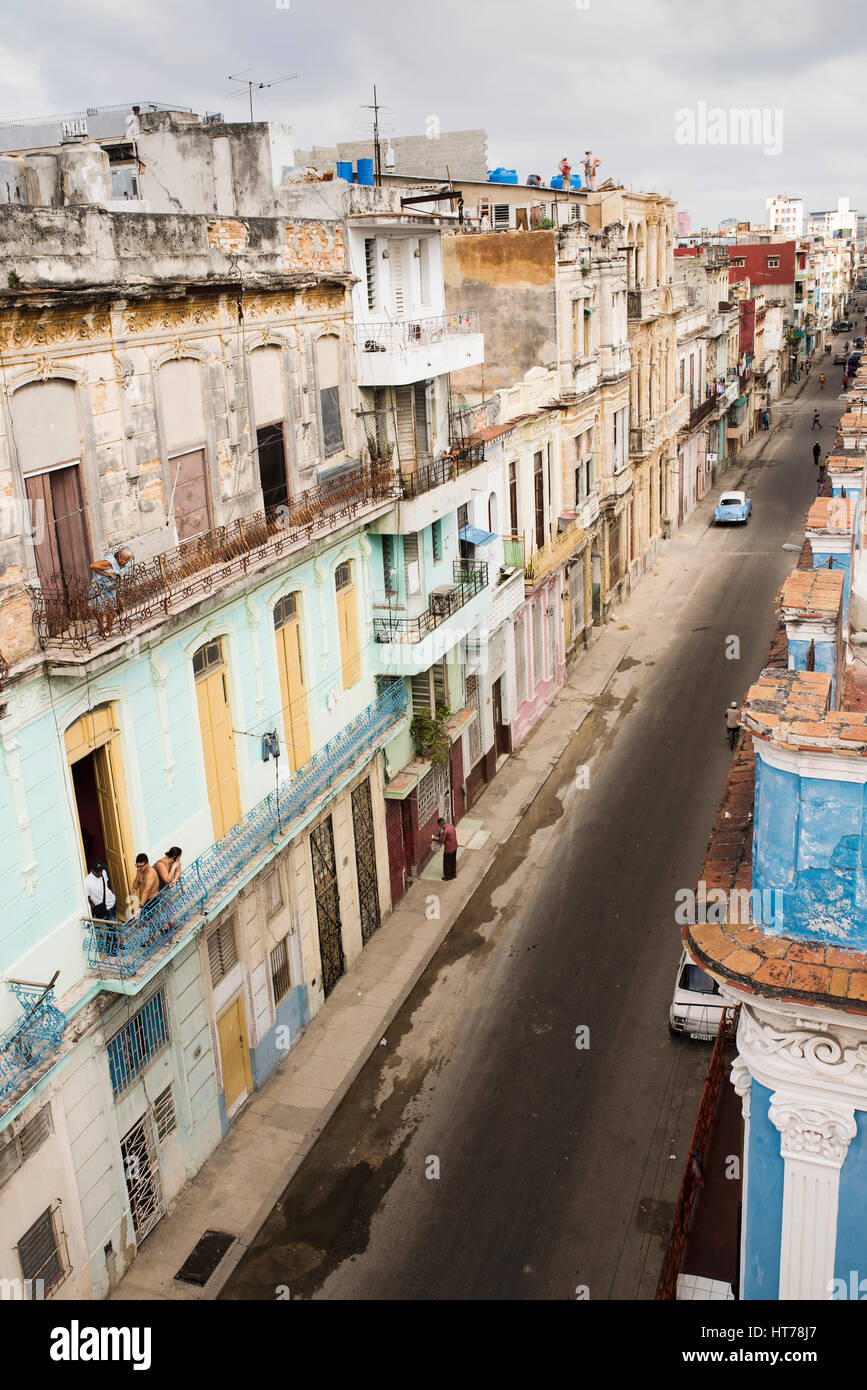 Empty cuban street hi-res stock photography and images - Alamy